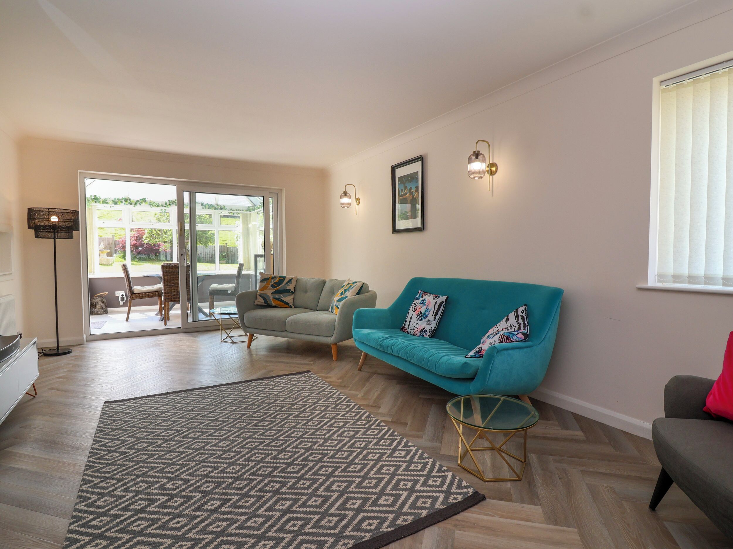 Hillside, Family Friendly, With A Garden In Bishops Cleeve - Tewkesbury