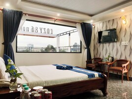 Quarto casal panorâmico, 1 cama King, vista para a cidade | Roupas de cama de algodão egípcio, roupas de cama premium