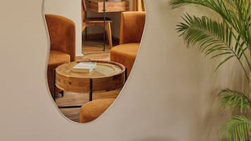 Estúdio, Vista para a cidade | Minibar, cofre no quarto, secretária, ferro/tábua de engomar