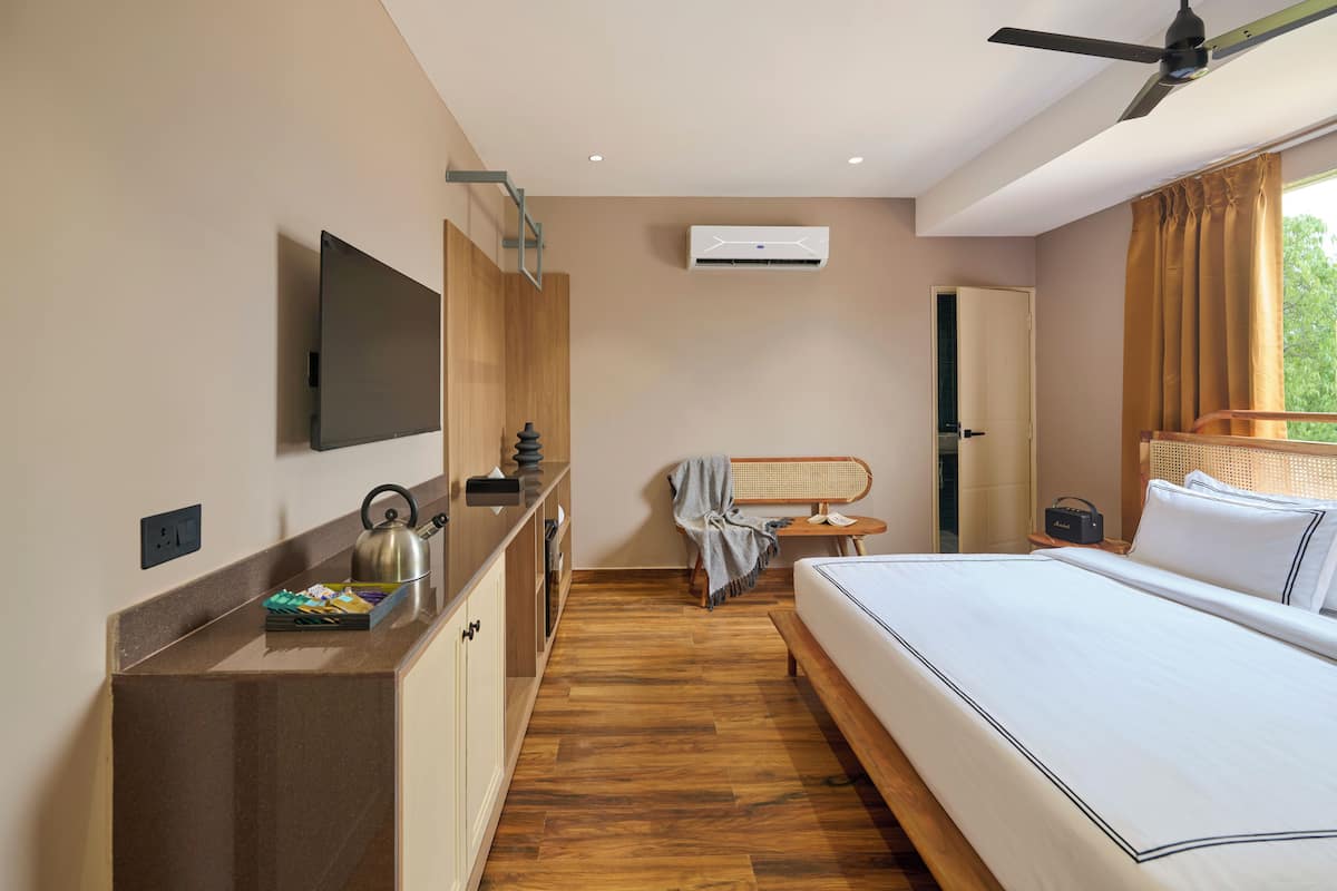 Quarto Duplo Deluxe, Vista para a cidade | Minibar, cofre no quarto, secretária, ferro/tábua de engomar