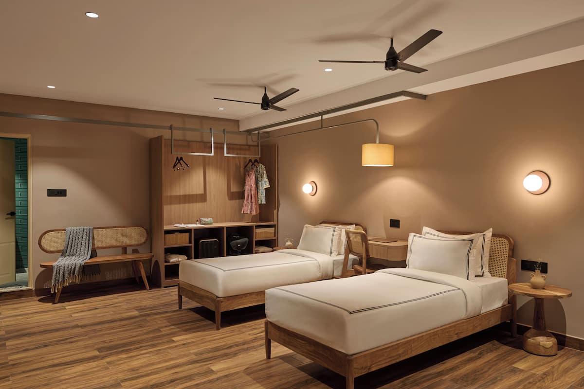 Quarto Twin Superior, Vista para a cidade | Minibar, cofre no quarto, secretária, ferro/tábua de engomar