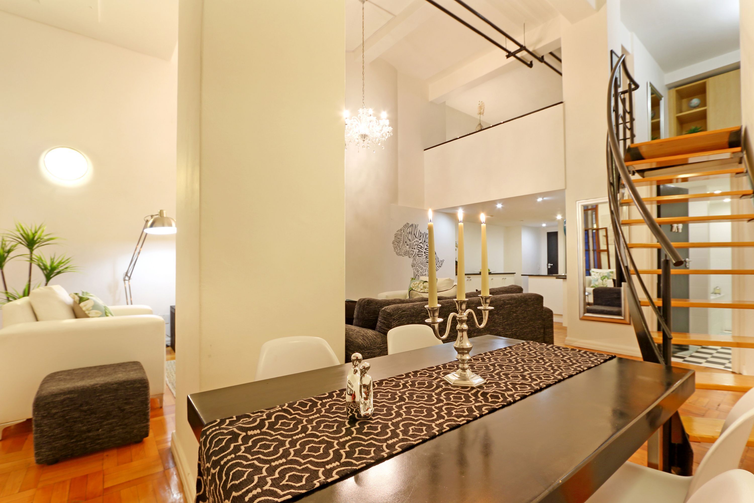 Loft Comfort | Cofre no quarto, secretária 