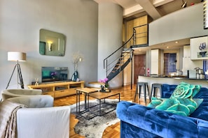 Loft de Luxo, 1 cama queen-size, não fumadores | Cofre no quarto, secretária