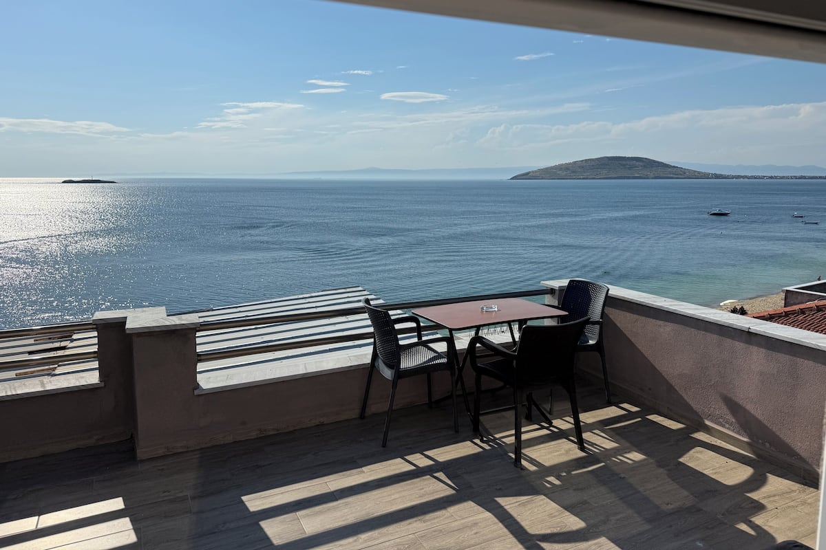 Quarto Quádruplo de Luxo, vista para o mar | Terraço/pátio interior
