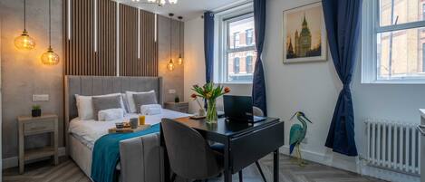 Suíte estúdio luxo, 1 cama Queen, vista para a cidade | Parte interna