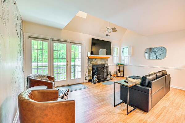 1 Mi To Mohegan Sun: Studio W/ Pool Access - Gardner Lake, CT