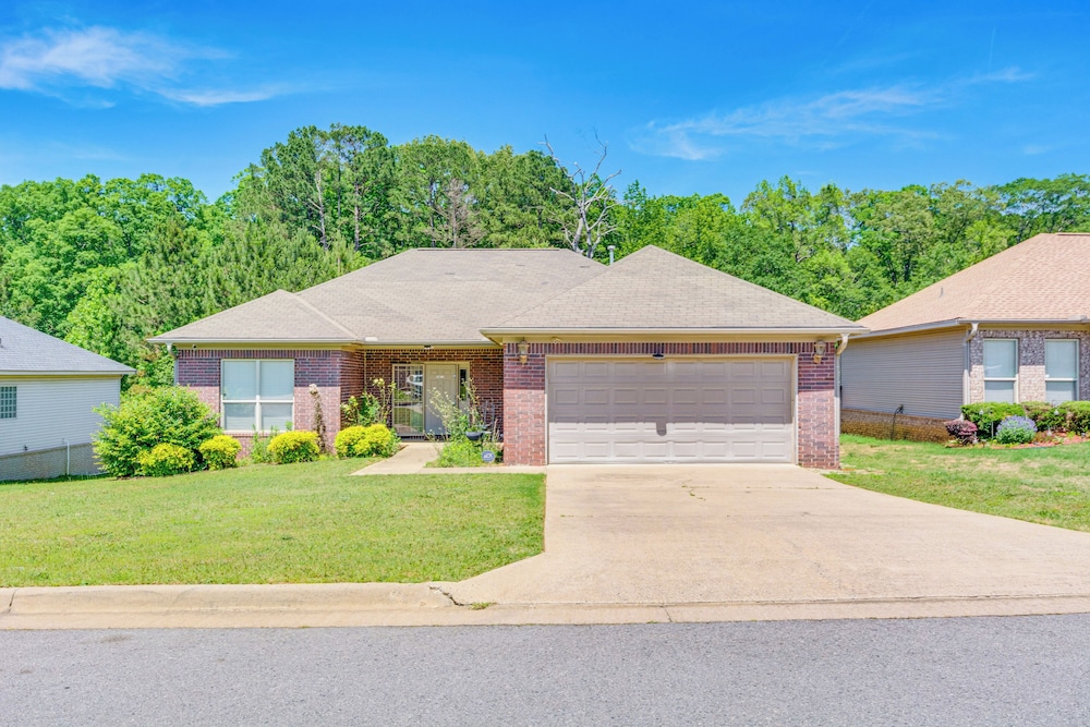 11 Mi To Dtwn Little Rock: Home W/ Large Deck! - Little Rock, AR