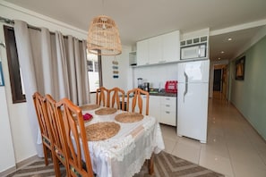 Apartamento, 4 quartos, varanda, Vista para a cidade | Sala de jantar