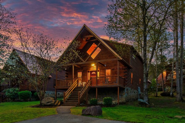 Resort Pool Fitness Room Hot Tub Jacuzzi - Tennessee
