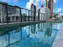 Piscina exterior, da(s) 8:00 à(s) 22:00, espreguiçadeiras 