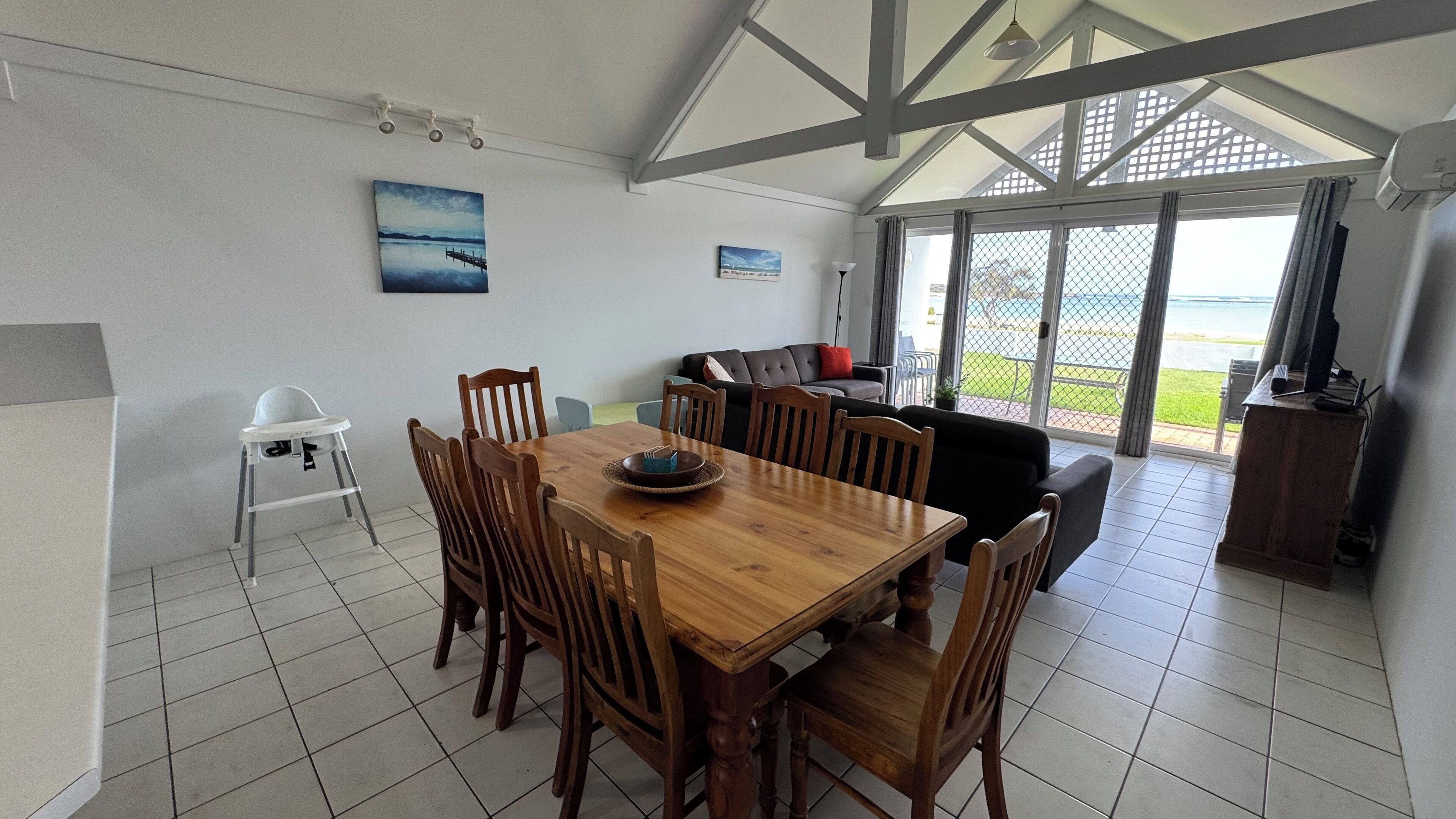 Prime Waterfront Apartment 2 In Kalbarri  Views, Space & Location - Kalbarri