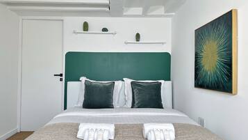 Apartamento, vista para o pátio | 1 quarto, berço de viagem, Wi-Fi de cortesia, roupa de cama