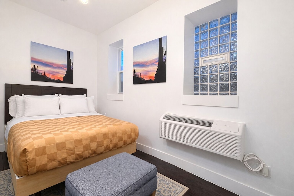 West Philadelphia Modern Hotel & Suites - Philadelphia County, PA