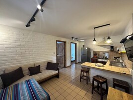 Apartamento Standard, várias camas, vista para o jardim | Edredões de penas, Wi-fi grátis, roupa de cama fornecida 