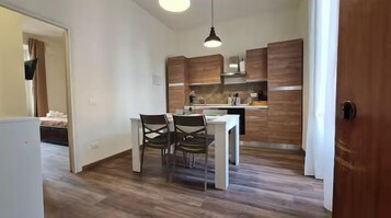 Apartamento, cozinha americana | Cozinha privada | Máquina de café expresso, cafeteira/chaleira