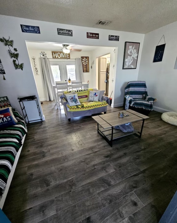 3-bedroom House In Delightful Del Rio, Texas With Wifi , Ac. Come Take A Look. - Del Río, TX