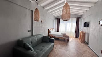 Quarto Deluxe, vista para o jardim | Ferro/tábua de engomar, Wi-fi grátis