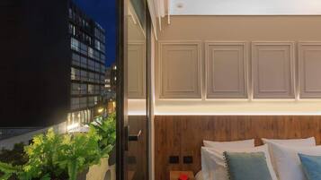 Apartamento, 1 cama queen-size, varanda, Vista para a cidade (UNIVERSAL 307) | Vista do quarto