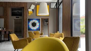 Apartamento, 1 cama queen-size, varanda, Vista para a cidade (UNIVERSAL 307) | Interior