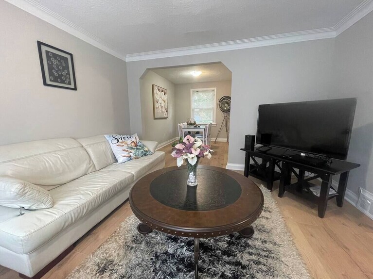 3-bedroom Home With Huge Backyard In Yonge. 15 Minutes To Finch Subway - Vaughan