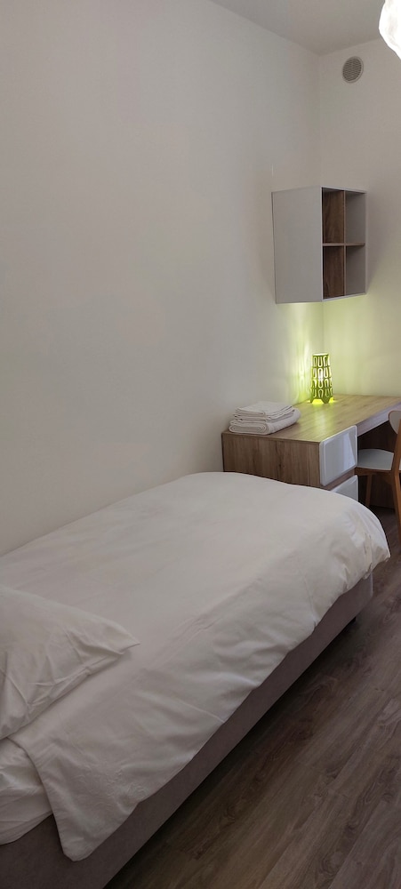 Barbara's house close the lakes Reviews, Deals & Photos 2026 - Stayz