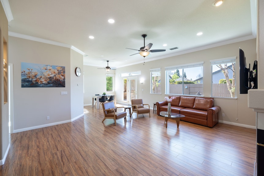 Cozy 3br House: Family Friendly, Lovely Backyard, Fast Wifi, Free Parking - El Dorado Hills, CA