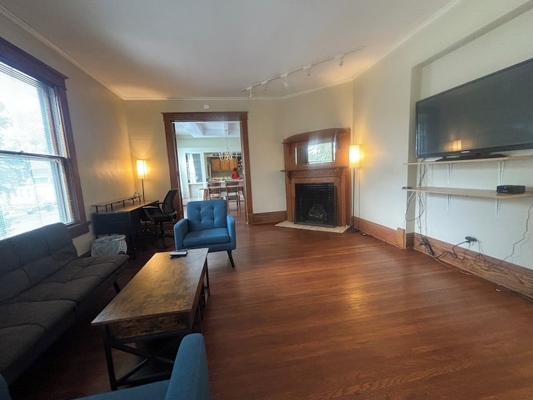 Charming 2-bedroom 1st Floor Apartment In Lovely Terre Haute With Wifi, Ac - Terre Haute, IN