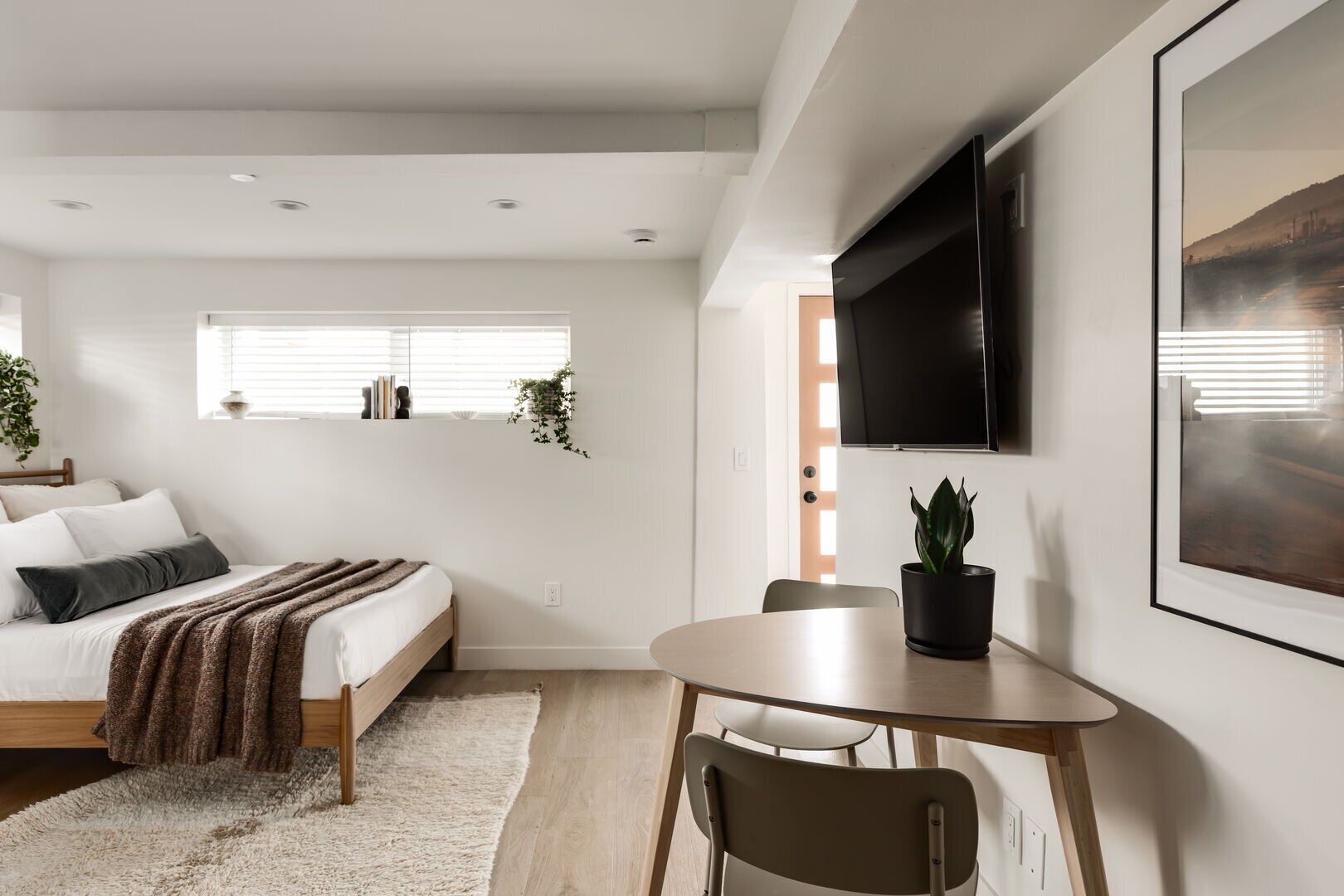 Tide House - Unit E | Seaside Studio W/ Parking - El Segundo, CA