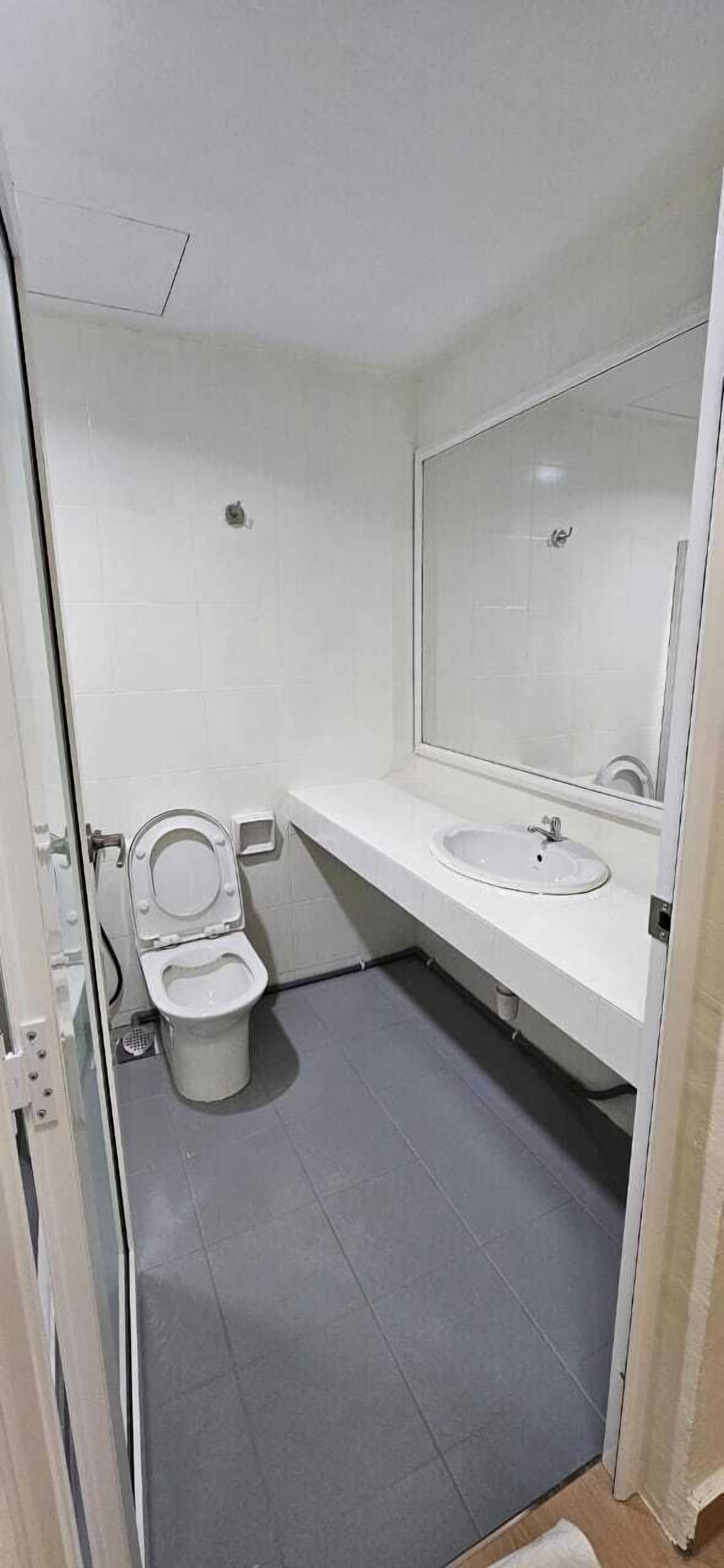 Banheiro | Chuveiro, secador de cabelo, toalhas de banho, shampoo