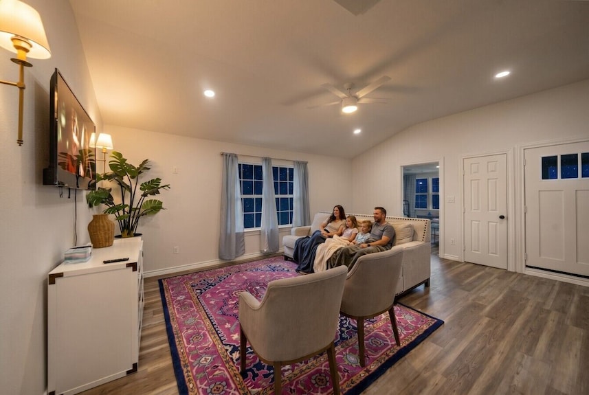 Beach Escape Close To Attractions & The Shore - Galveston, TX