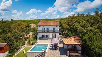 Casa Familiar, vários quartos, 2 casas de banho (Villa Natali With Pool And Sea View) | Exterior
