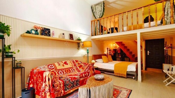 Shanghai Hills & Aromahome Palette With Balcony - Shanghai