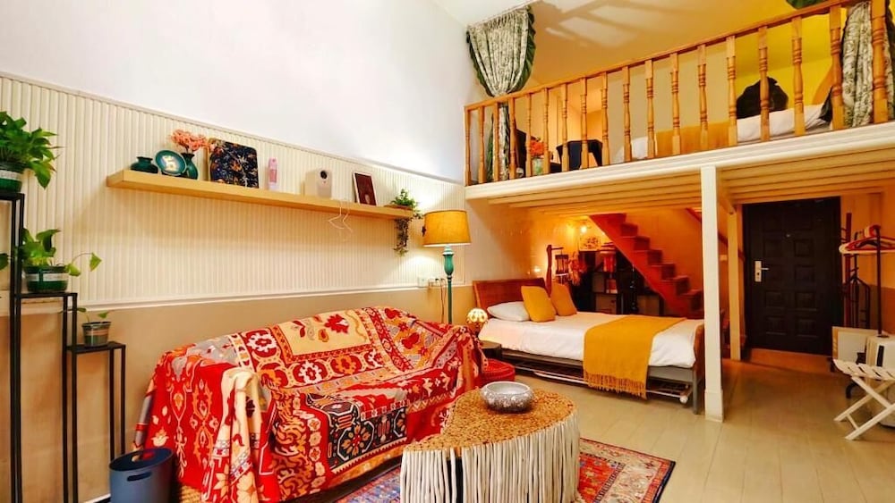 Shanghai Hills & Aromahome Palette With Balcony - Shanghai