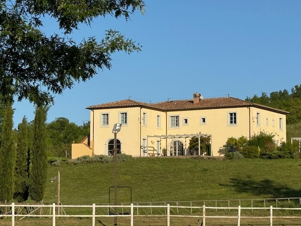 Fachada da propriedade