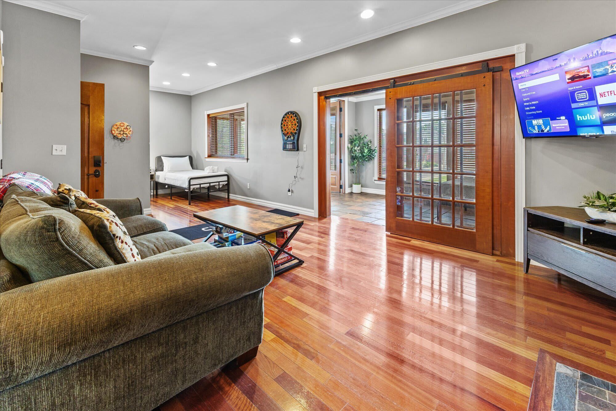 Huge Downtown Retreat With Free Parking - Indiana (State)