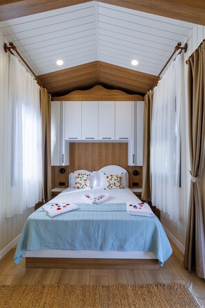 Quarto Duplo, vista para a piscina | Roupa de alta qualidade, roupa de cama fornecida 