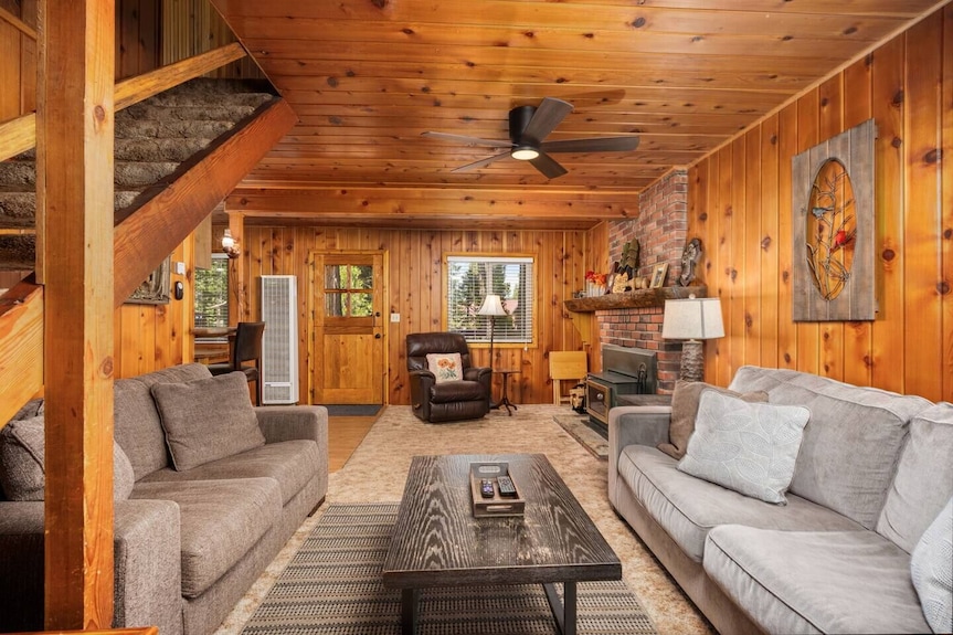 Tucked In Shaver Lakes West Village And Walking Distance To Shops, Restaurants, And The Lake!! - Shaver Lake, CA