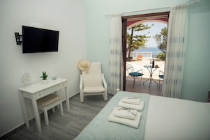 Estúdio Básico, 1 cama de casal, varanda | Com decoração personalizada, com mobília individualizada