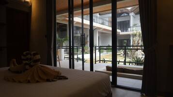 Quarto Duplo Deluxe, vista para a piscina | Cofre no quarto, Wi-fi grátis