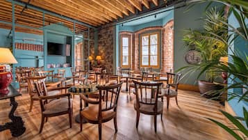 2 bares/lounges