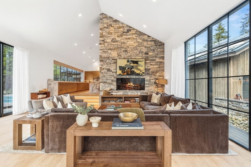 Inspired Compound | 8k Sq Ft / Heated Pool & Spa + 1pm Check-in/out - Washington