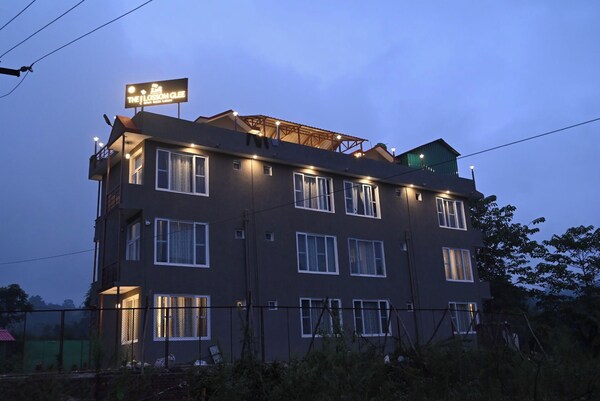 The Blossom Glee - Naukuchiatal