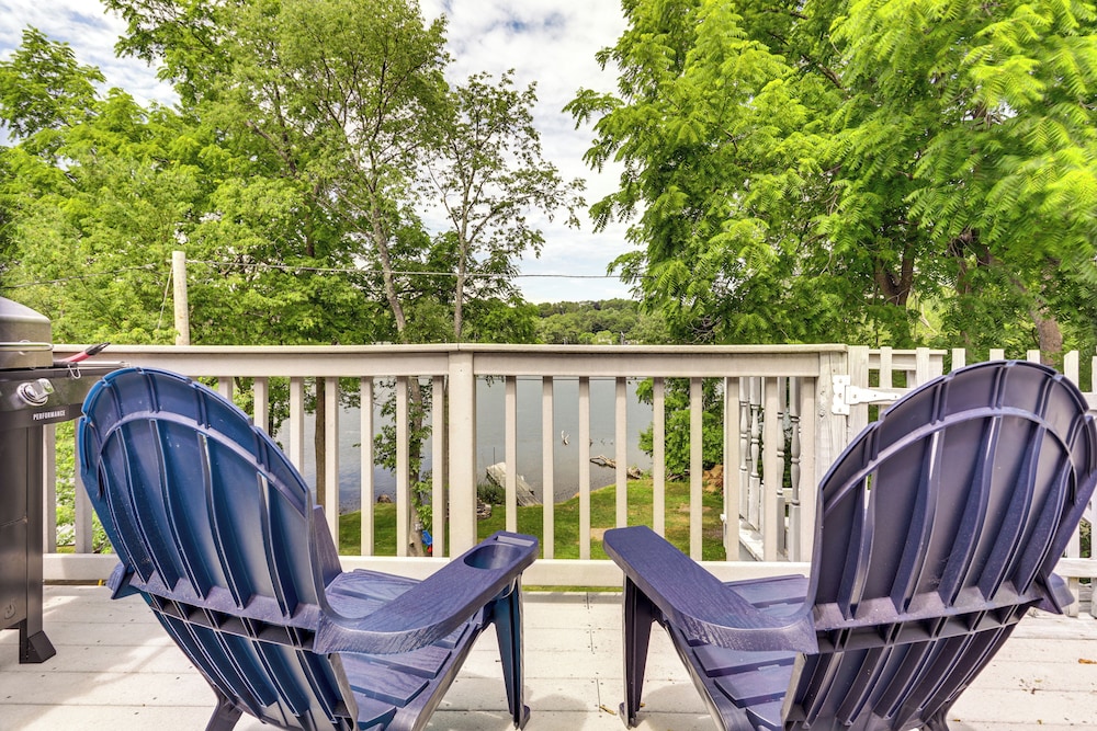 Lakefront Cottage 2 Mi To Palladium In Worcester! - Worcester, MA