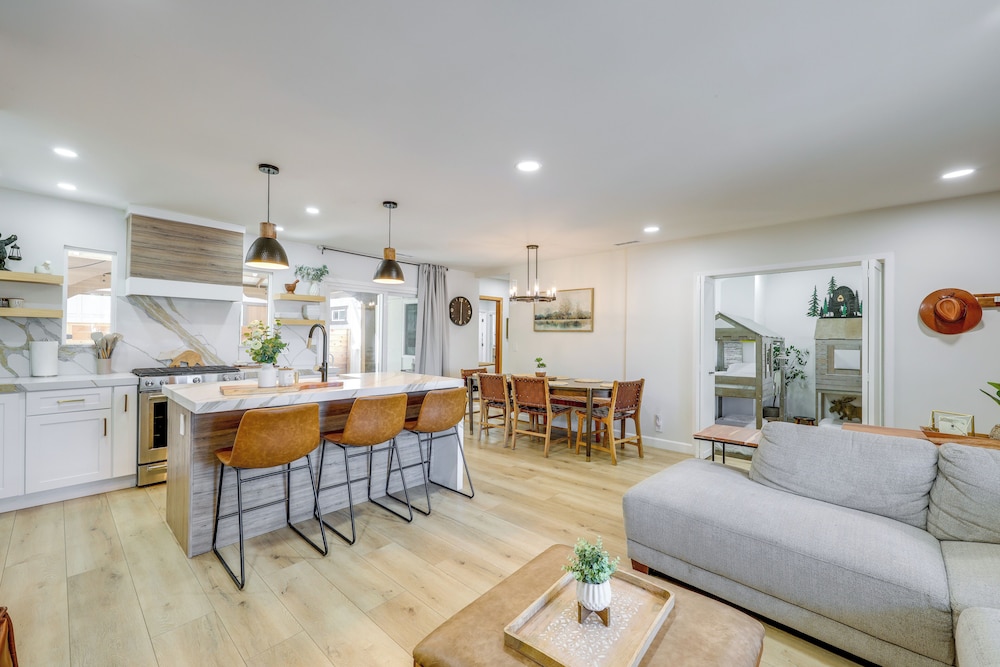 Walk To Big Bear Marina: Modern Home W/ Hot Tub! - Big Bear Lake, CA