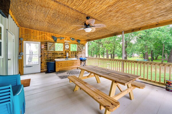 1 Mi To Lake Texoma Access: Home W/ Deck - Silo, OK