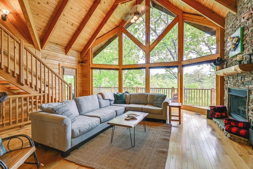 Game Room, Hot Tub & Decks: Scenic Franklin Cabin - Franklin, NC