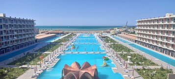 Standard Room ( Sea View ) | Minibar grátis, cofre no quarto, secretária, cortinas/cortinados opacos 