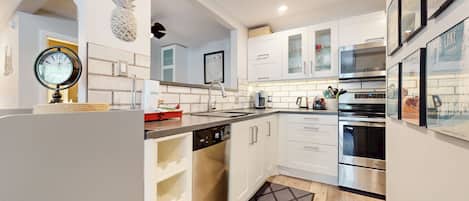 Condo, 1 quarto | Cozinha privada | Geladeira, fogão, cafeteira/chaleira, torradeira