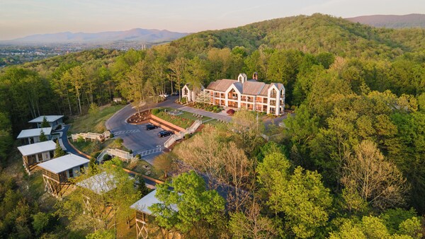 아이리스 인 앤드 캐빈스 - 버지니아