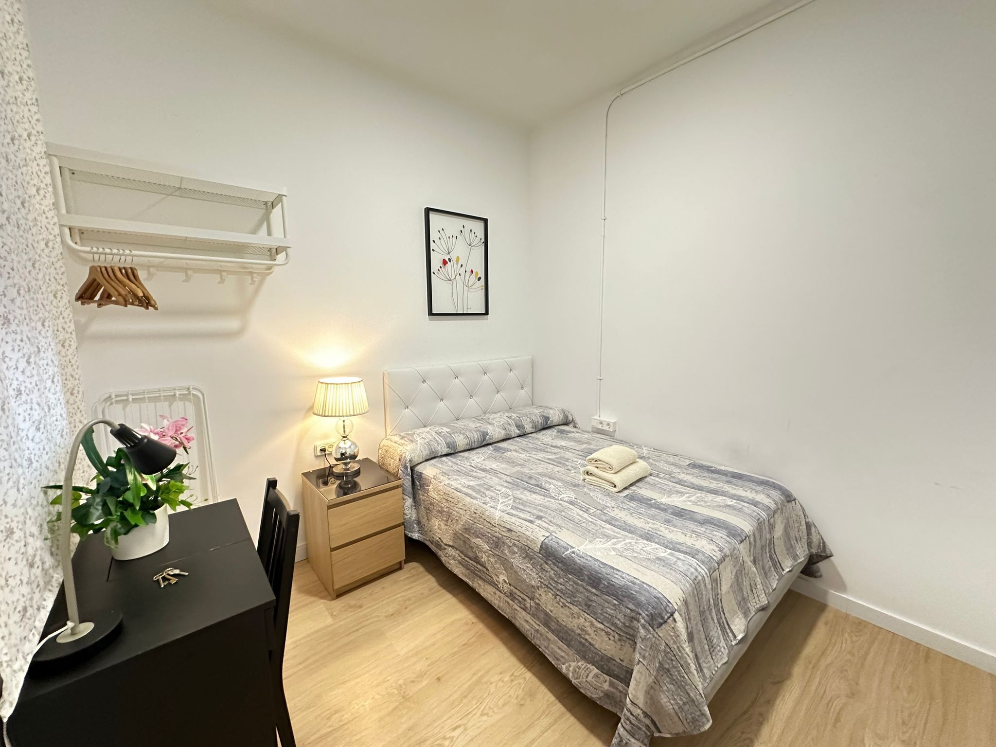 Quarto Duplo, casa de banho partilhada | Ferro/tábua de engomar, Wi-fi grátis, roupa de cama fornecida 